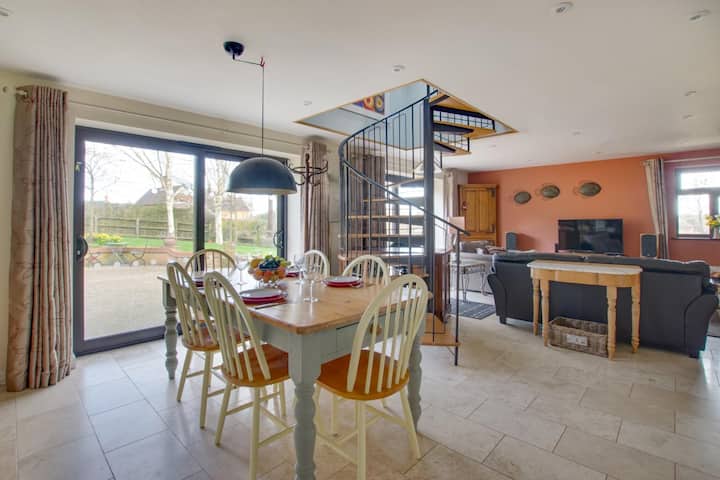 2 Bed In Woodbridge (Oc-owls) - Woodbridge, UK