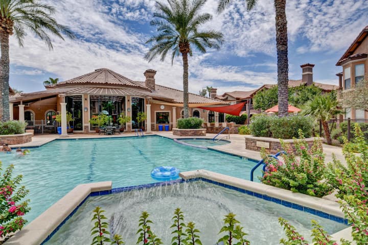 Hermoso Condominio Con Piscina, Spa Y Garaje! - Goodyear, AZ