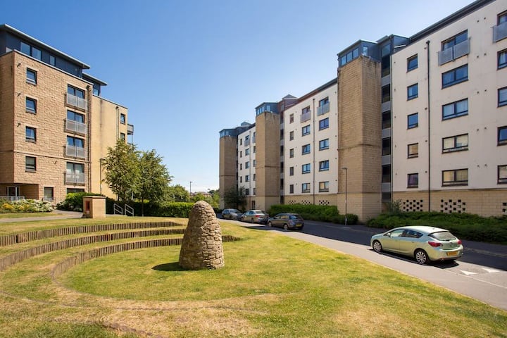 Hawkhill -  2 Bed, Modern Apartment With Parking - Craigmillar Castle