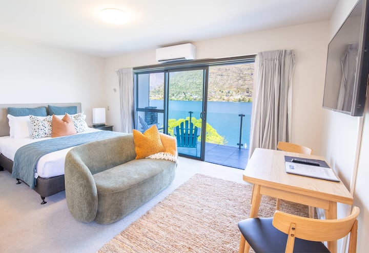 Alpine Village - Lake Edge Studio Apartment - Queenstown