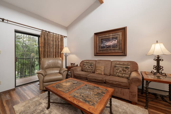 Nicely Updated 2 Bedroom New Flooring And Kitchen - Winter Park, CO