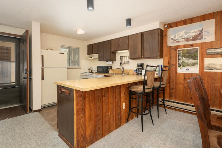 Comfortable 2 Bedroom W/fireplace And Clubhouse - Winter Park, CO