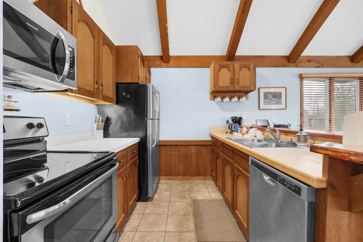Crystal Mountain: Your Summer Retreat Near Sleeping Bear Dunes! - Thompsonville, MI