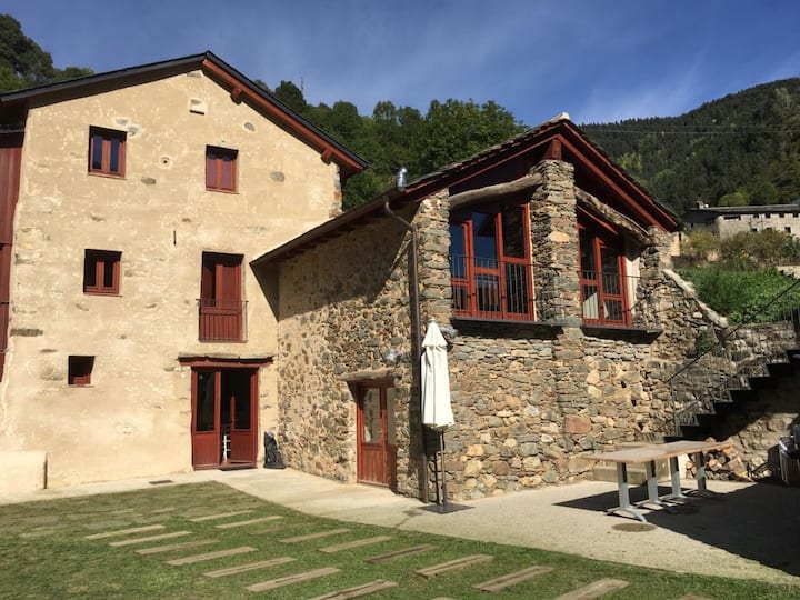 Grande Gîte Rural De Montagne. Pyrénées Catalanes - Castellar de n'Hug