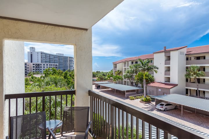 Renovated, Gulf View Unit, Overlooking The Pool And Beautiful Courtyard - Siesta Key, FL