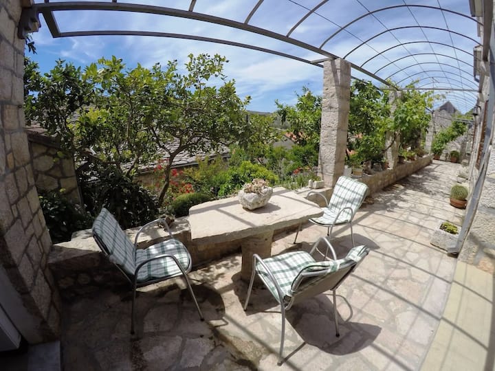 K-15444 Maison De Trois Chambres Avec La Terrasse - Milna