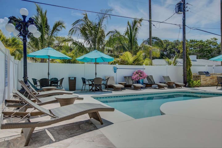 Lulu's Green: Heated Pool, Walk To Beach, Village - Siesta Key, FL