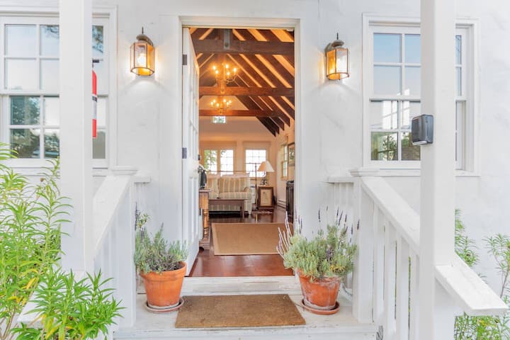 Romantic Carmel Cottage: Ocean & Country Views - Big Sur, CA