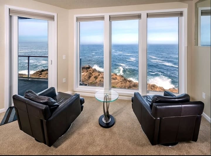 Oceanfront, Whale Watching, Pool | Captains Cove - Depoe Bay, OR