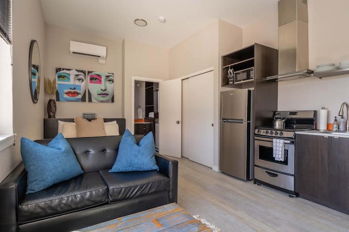 Sleek Studio - Food Cart Row & Vintage Shops - Portland, OR