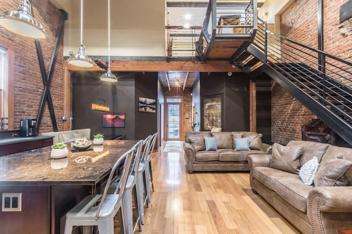 Beautifully Updated Loft In The Heart Of Downtown - Ouray, CO
