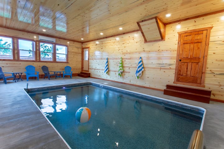 A Heavenly View ~ Indoor Pool ~ Hot Tub ~ Views! - Pigeon Forge, TN