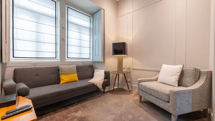 Elegant One Bedroom Apartment In Bairro Alto 86 By - Lisboa