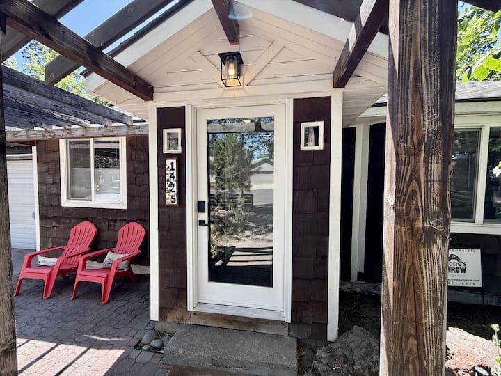 A Stone's Throw | Cinder Cone - Salt Water Tub - Bend, OR