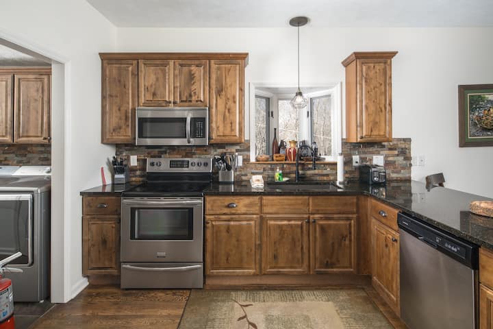 4br Cabin W/ Hot Tub & Game Room - Railroad, Blowing Rock