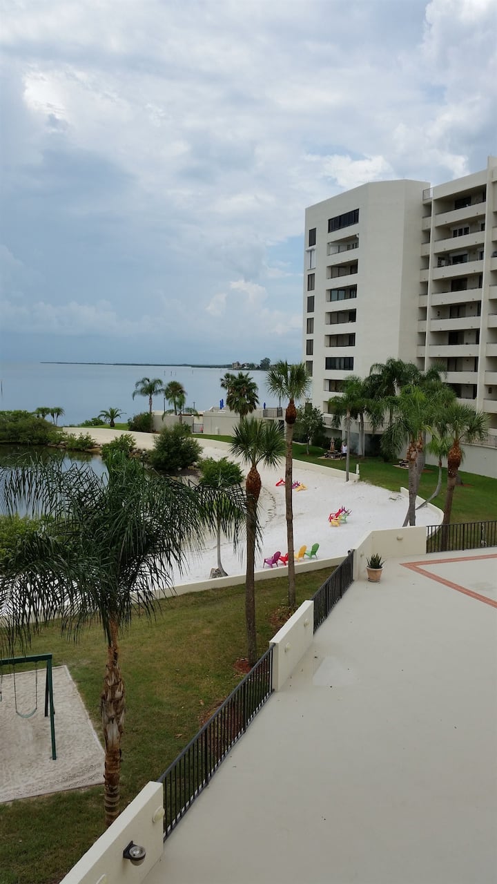 2/2, Waterfront, Hudson, Private Beach! #707 - Hudson, FL