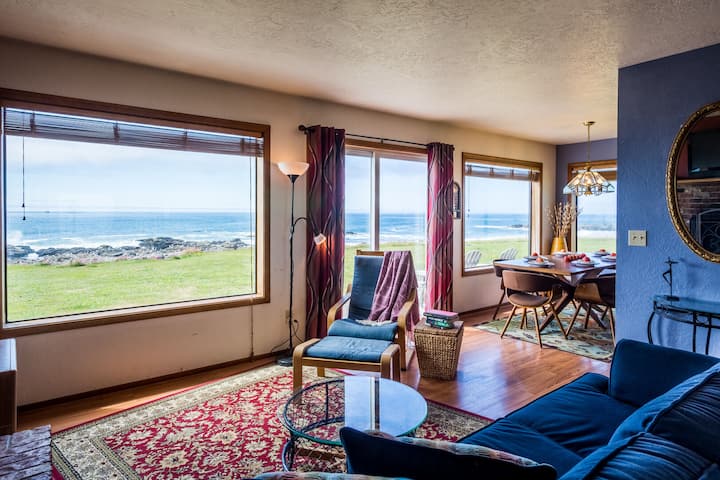 Oceanfront With Hot Tub ~ Beyond The Sea! - Yachats, OR