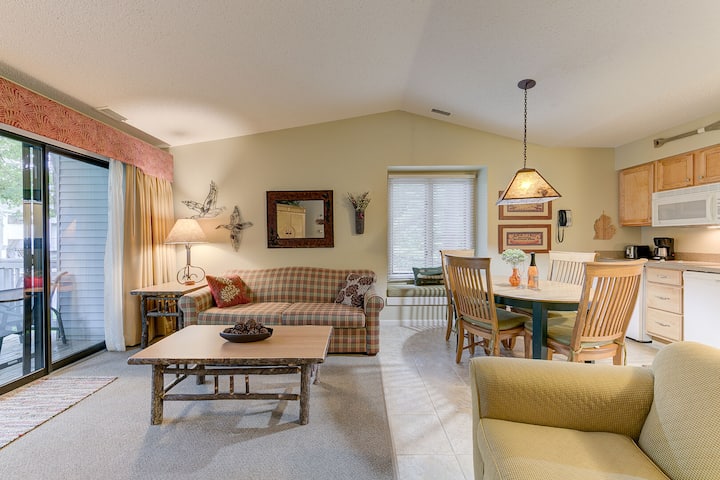 ️ Bayfront Escape @ The Shores | Traverse Bay Views | Moments To The Beach - Michigan