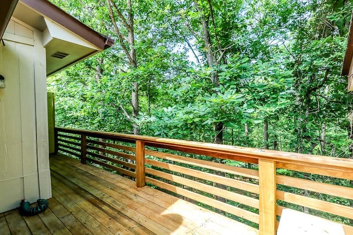 Inviting, Quiet, And Telegenic Home - Hot Springs Village, AR