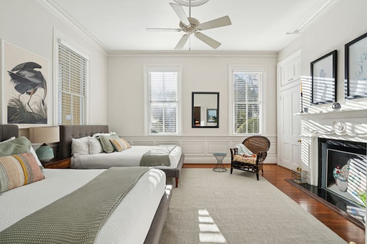 8a At Saint Philip Square One Block To King St. - Charleston, SC