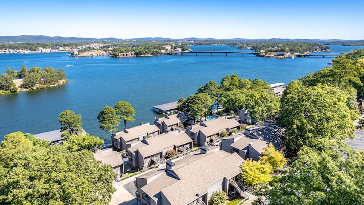 Lake Hamilton’s Best 2 Bed/2 Bath Retreat - Lake Hamilton, AR