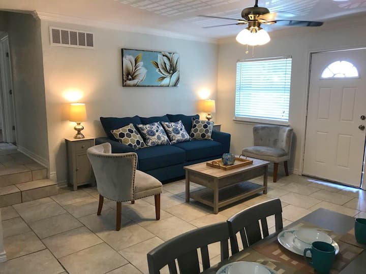 Beautiful Apartment @ The Botanical Gardens (#7) - San Antonio, TX