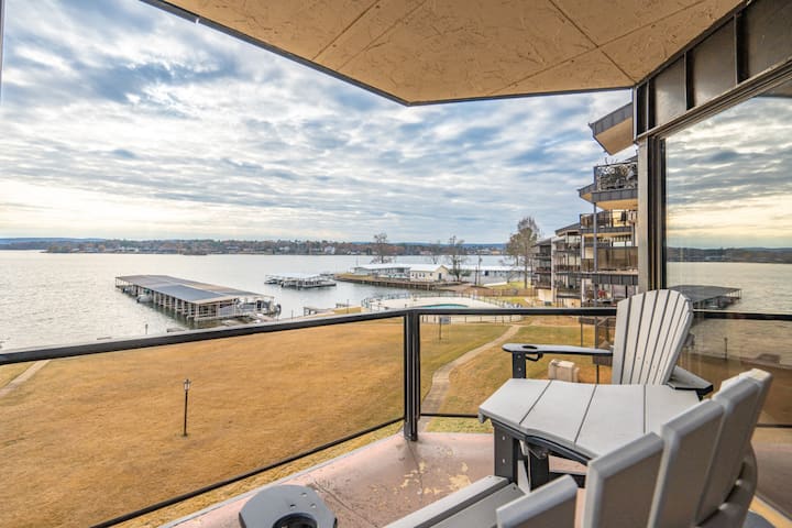 Newly Remodeled! Cozy And Serene Lake Front - 溫泉城