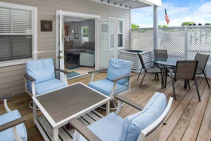 Thalia's Retreat In Duval Square - Key West, FL