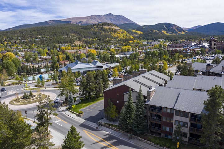 Park Place Penthouse! 5 Minute Walk To Main Street! Steam Shower, Pool, & Hot Tub Access - Summit County, CO