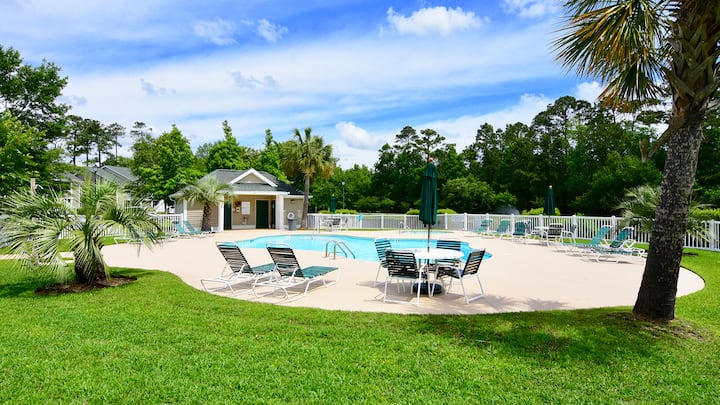 2br/2ba Pet-friendly Condo With Pool/golf Course - Pawleys Island, SC