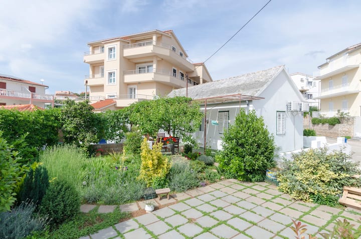 Ferienhaus ∙ 2 Schlafzimmer ∙ 4 Gäste - Primošten