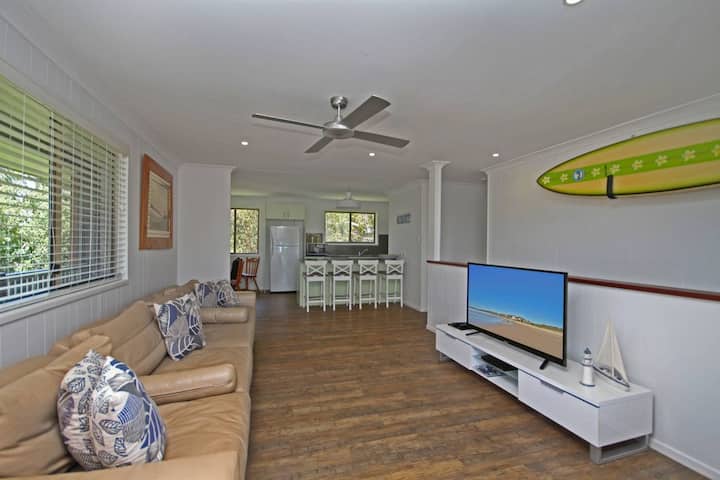 Red Door Beach House - Noosa