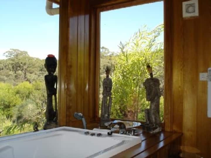 Blue Cliffs Dusk Spa Villa - Daylesford