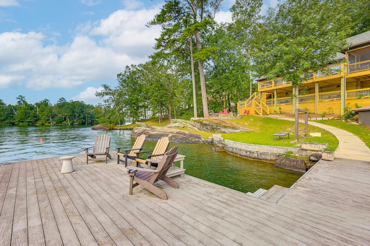 'Arcade Cove' - Renovated Lake Martin Home W/ Dock - Lake Martin, AL