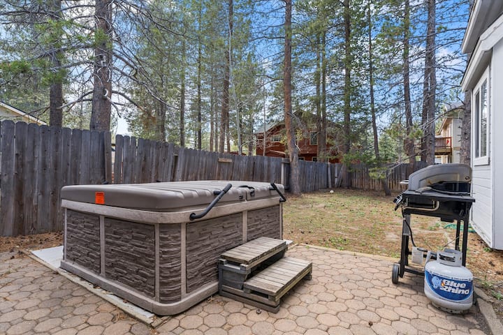 Hot Tub | Bbq | Deck | Pet Friendly - Fallen Leaf, CA