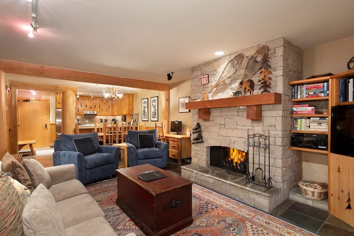 Central Village Condo W/ Hot Tub & Sauna - Whistler