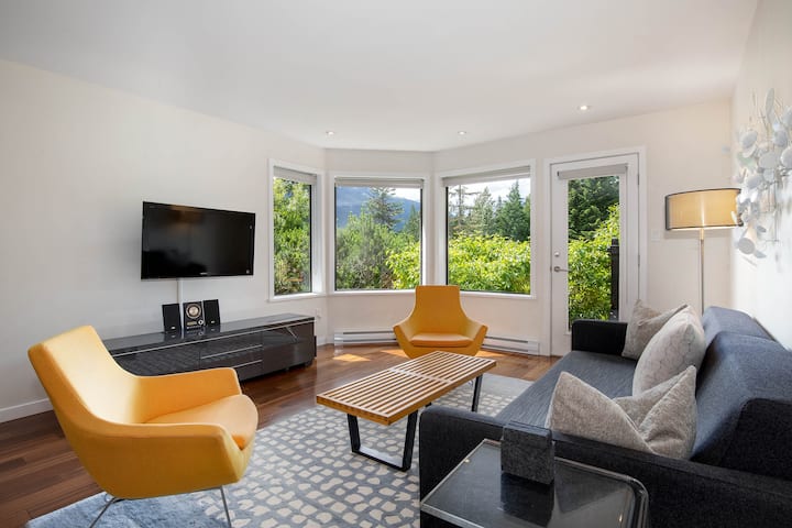 Walk To Skiing & Blackcomb Gondola, Secure Parking - Whistler