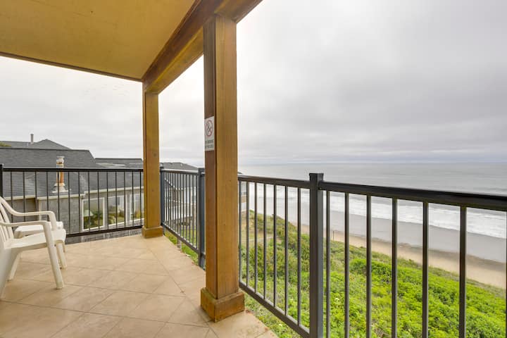 Oceanfront Oregon Retreat - Pool, Sauna & Patio! - Depoe Bay, OR