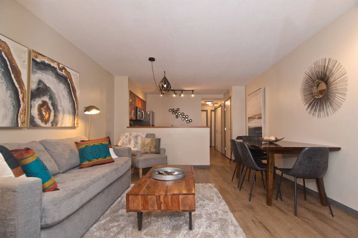 Modern Quiet Townhome With Private Hot Tub, Gas - Whistler