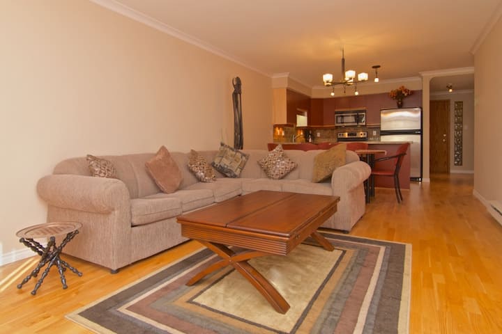 Family Size Garden Terrance Condo. Free Parking, - Whistler