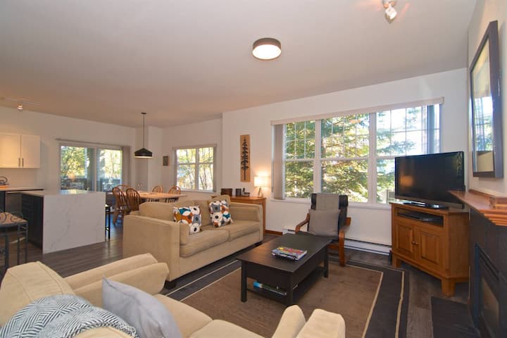 Great Family Townhome In Quiet Blueberry Hills! - British Columbia