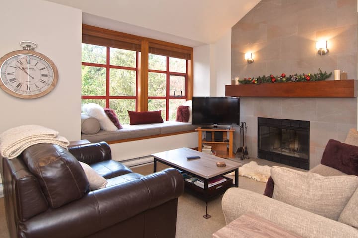 True Mountain Retreat. Quiet + Private. - Whistler
