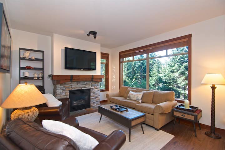 Ski In/ski Out Beautiful Family Townhome. Newly Renovated, Free Parking, One Level Unit, - Whistler