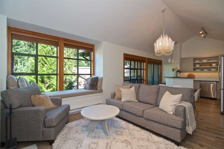 Stunning Newly Remodeled - Spacious Townhome In - Whistler