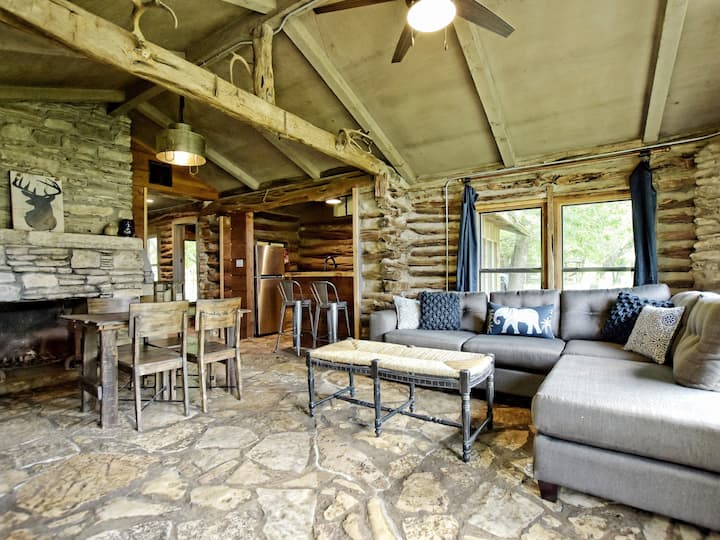 Pioneer Casita - Riverfront Cabin - Wimberley, TX