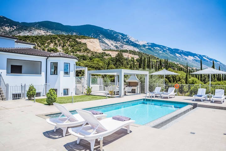 Villa Aris - Dicht Bij Voorzieningen, Had Een Privézwembad Met Wi-fi En Geweldig Uitzicht Op Zee - Kefalonia