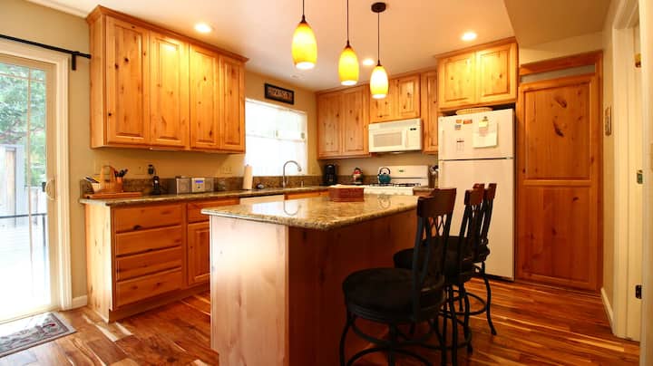 Townhome - Pool, Hot Tub, Walk To Beach - Lake Tahoe