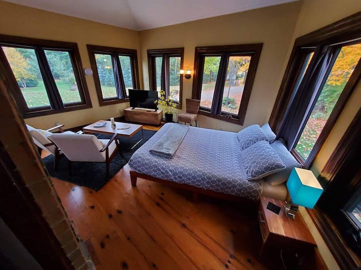 Mono - Bright Room In 150 Year Old Victorian House - Ontario