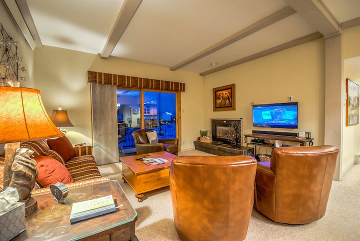Quiet Top-floor End Unit | 2br + Loft At The Rockies  Walk To Gondola Square - Steamboat Springs