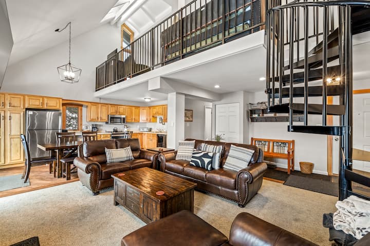 Yampa View Top Floor Corner Condo! - Steamboat Springs, CO